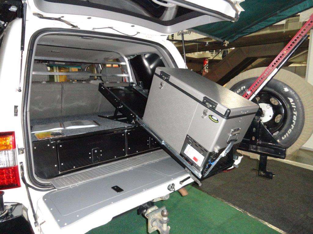 Toyota Land Cruiser 100/Lexus LX470 Drawer System - By Big Country 4x4 ...